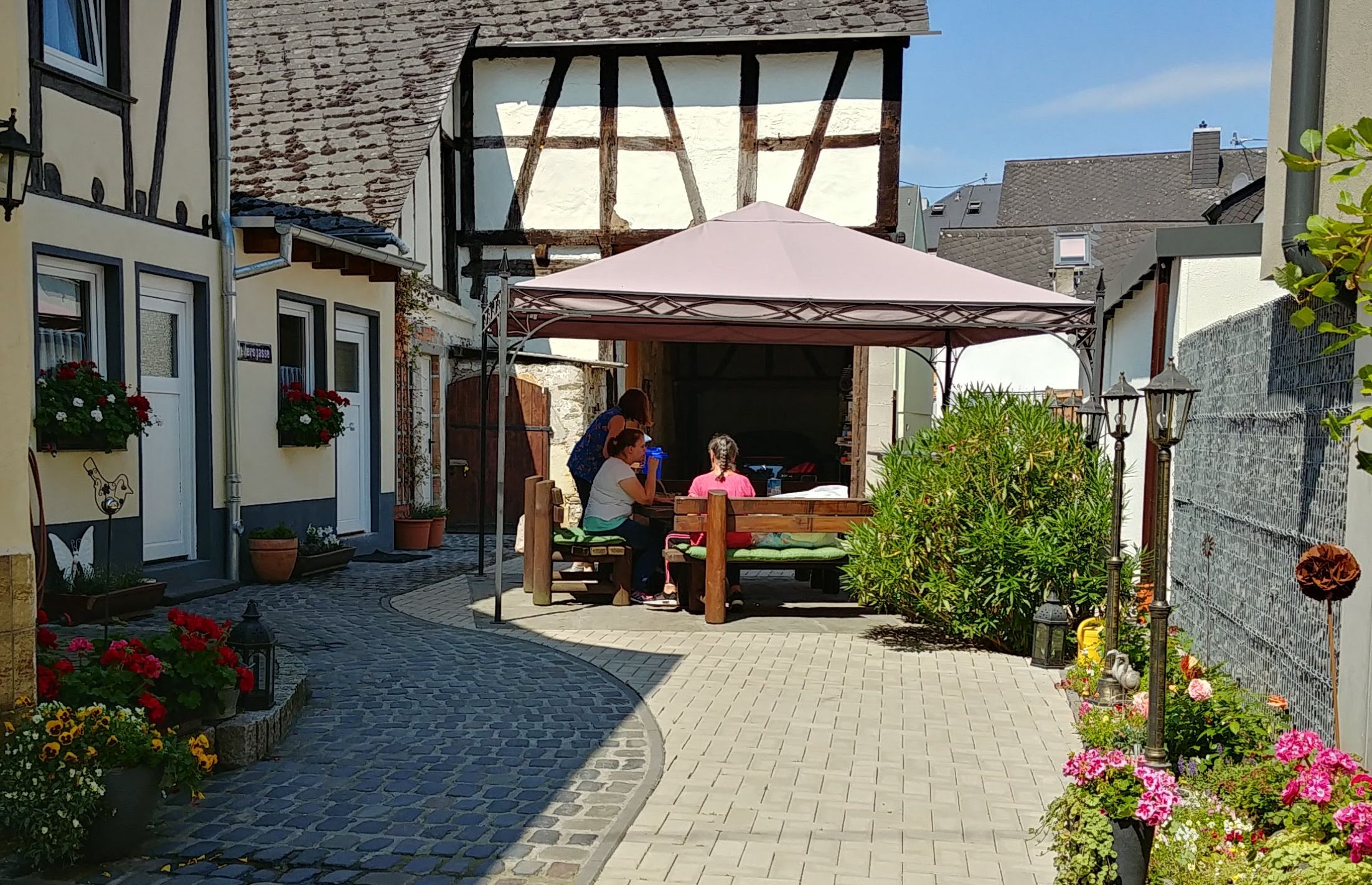 5 super ausgetsattete Ferienwohnungen direkt am Rhein in Koblenz